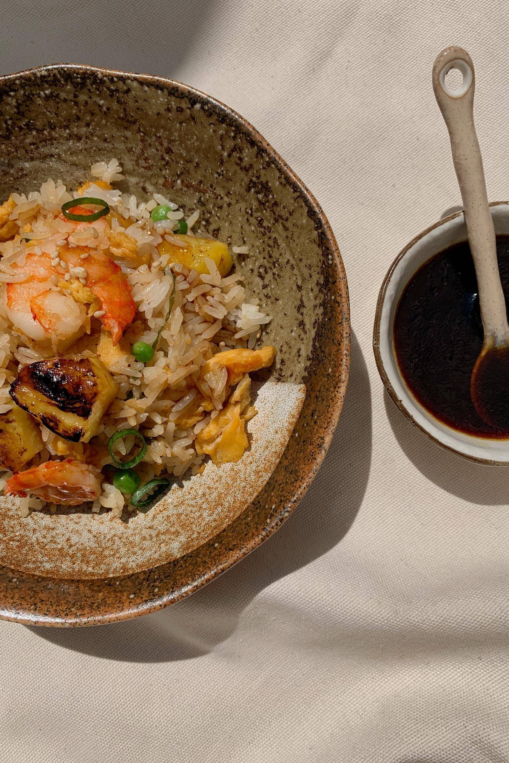 Gebratener Reis mit Shrimps und Ananas Rezept | Happy Plates