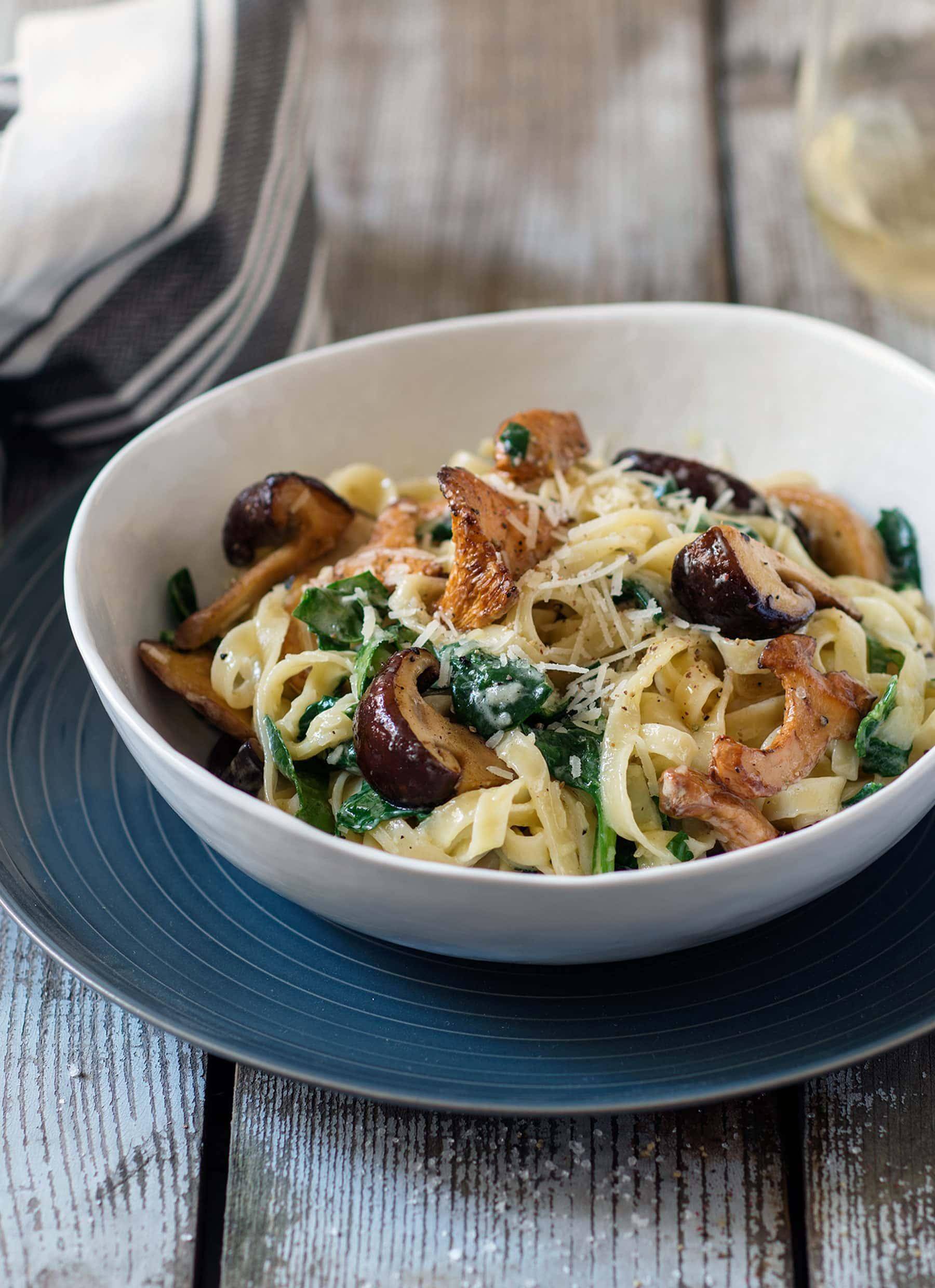 Tagliatelle mit Pilzen und Babyspinat Rezept | Happy Plates