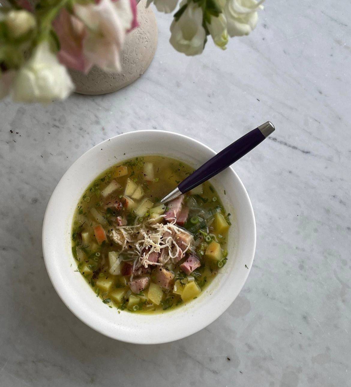 Kartoffel Apfel Suppe mit Speckwürferl und Kren Rezept | Happy Plates